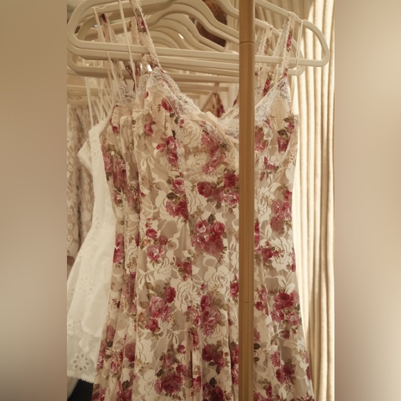 BEIGE SAMPLE | Dresses | Beige Sample Floral Lace Dress | Poshmark